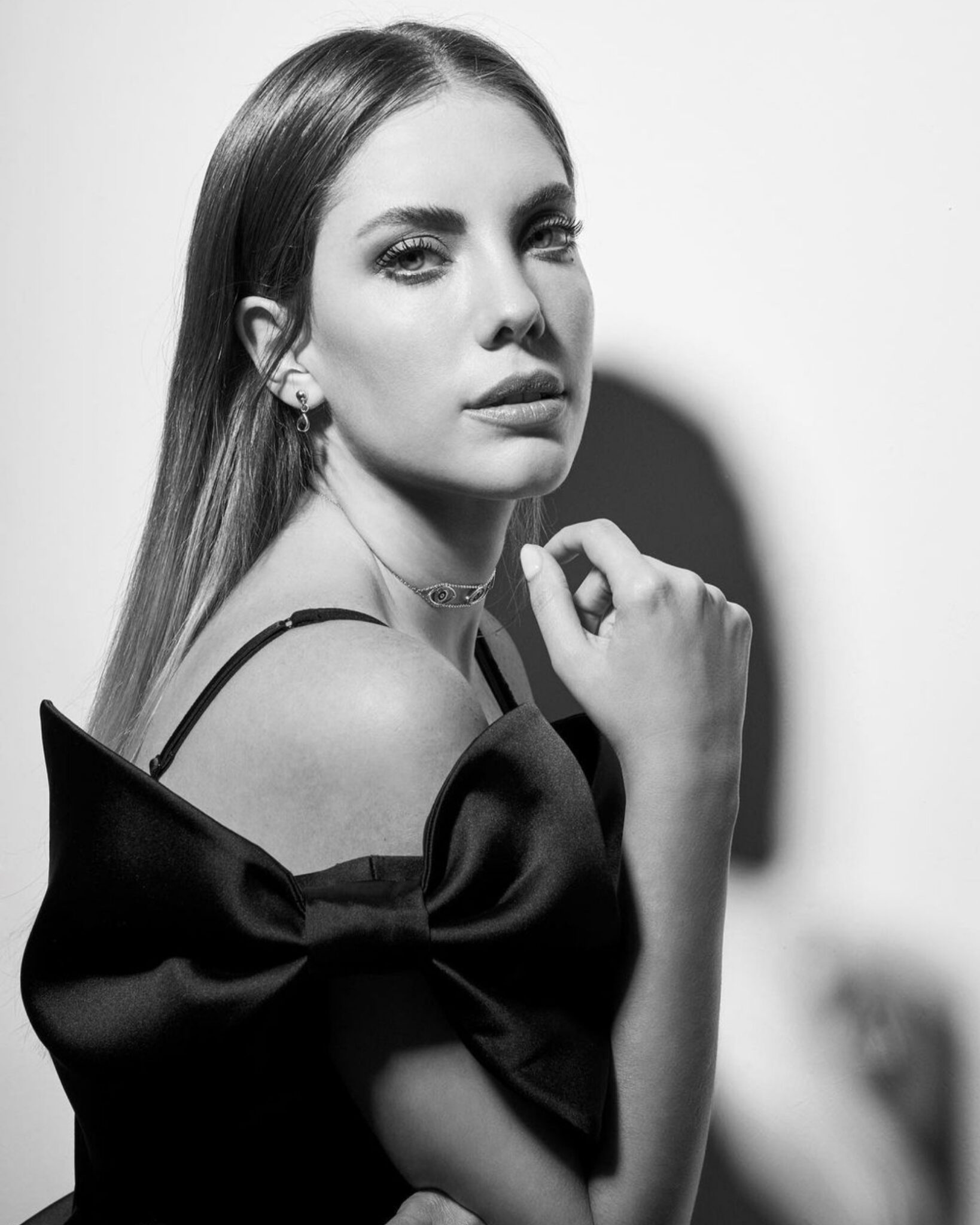 Eda Ece Biography, Series, Instagram, Husband, Age, Marriage, Birthday ...