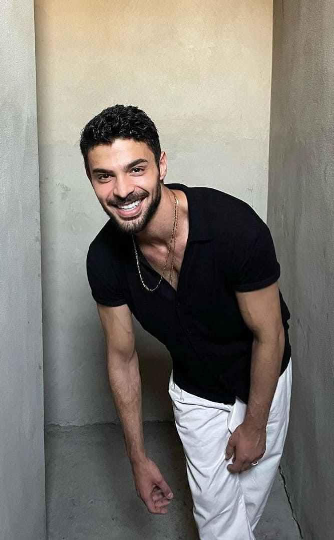 Halit Özgür Sarı Biography, Series, Girlfriend, Height, Age, Instagram | Turkish Drama World